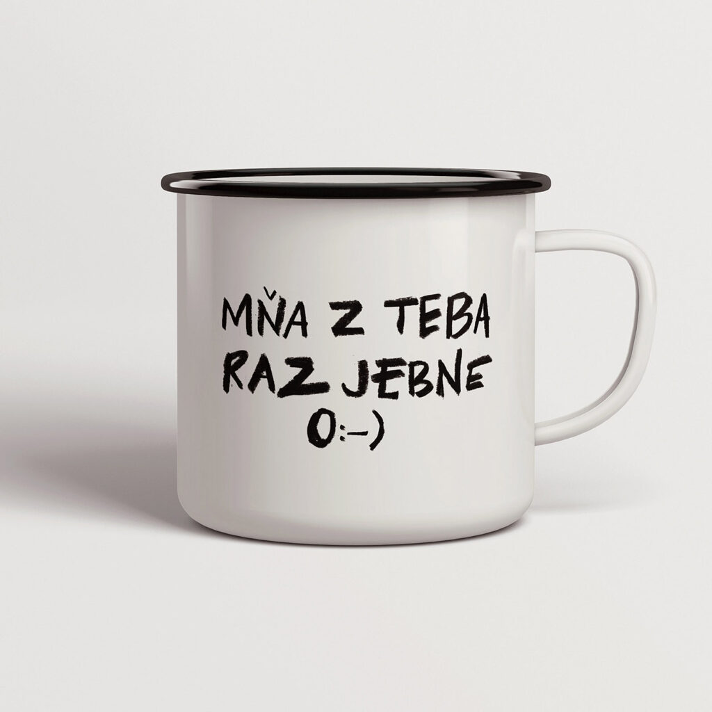 Smaltovaný hrnček Mňa z teba raz jebne - Kura Harabura